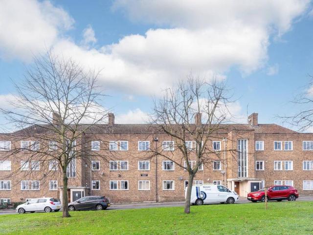 4 bedroom flat for sale
