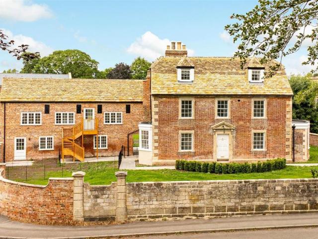 4 bedroom flat for sale