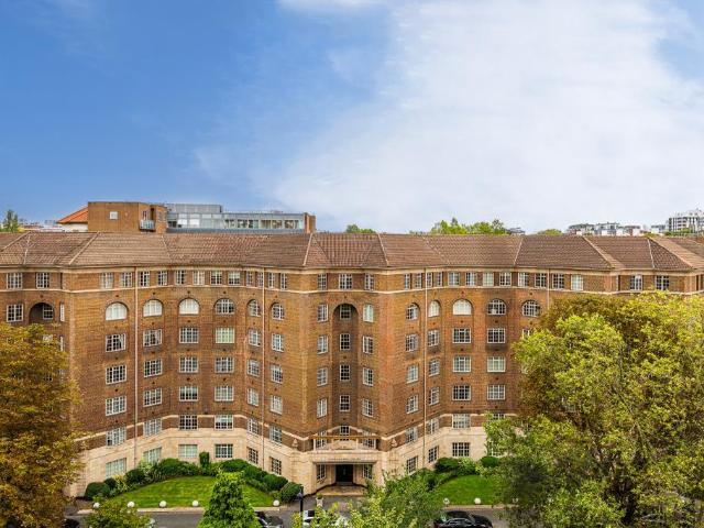 4 bedroom flat for sale