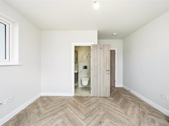 4 bedroom flat for sale