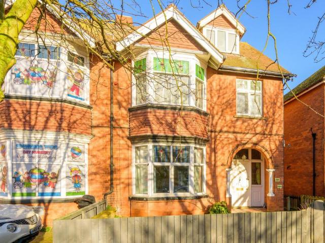 4 bedroom flat for sale