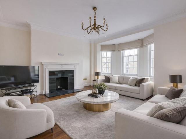 4 bedroom flat for sale