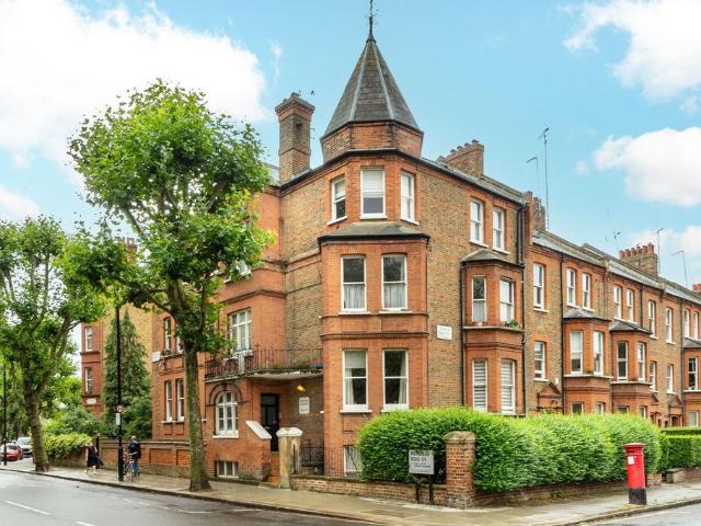 4 bedroom flat for sale