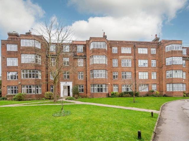 4 bedroom flat for sale