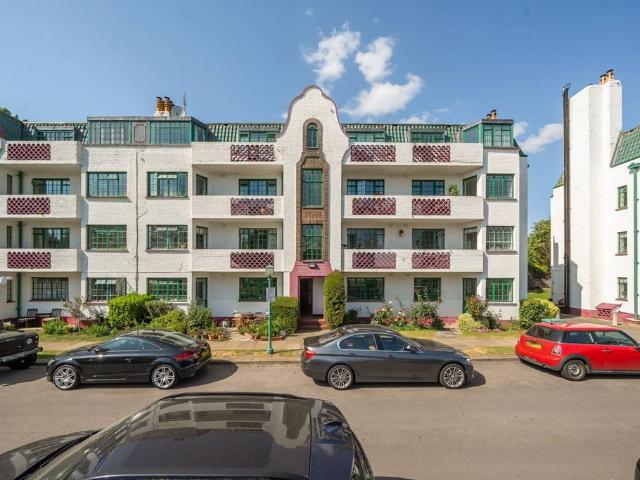 4 bedroom flat for sale