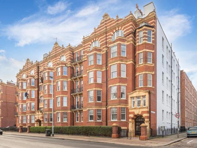 4 bedroom flat for sale