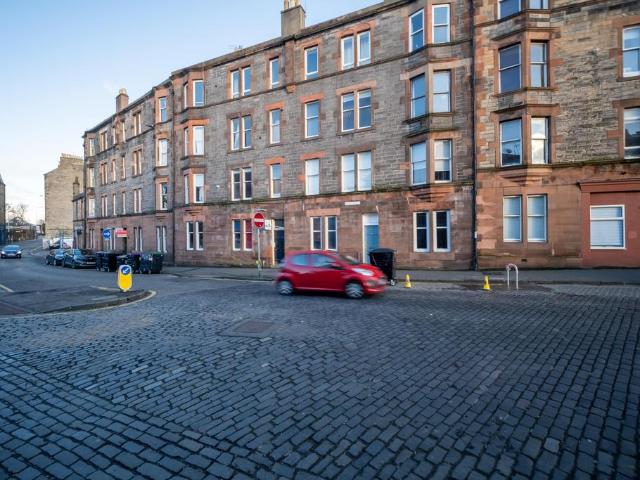 4 bedroom flat for sale