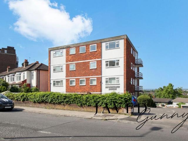4 bedroom flat for sale