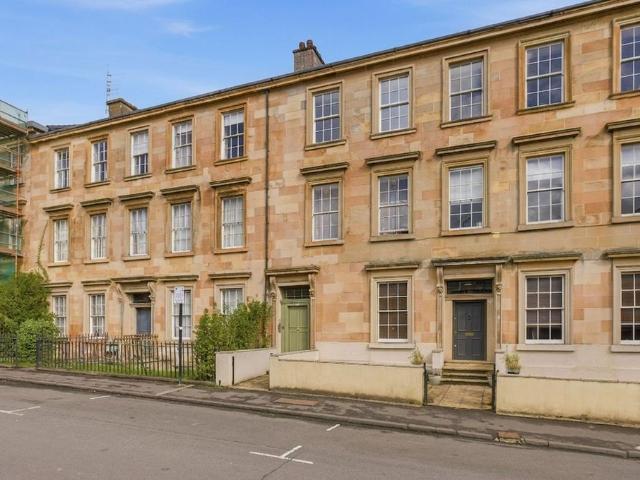 4 bedroom flat for sale