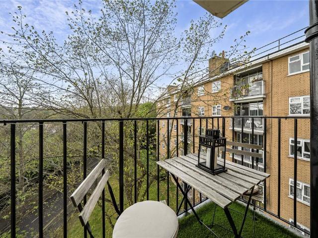 4 bedroom flat for sale