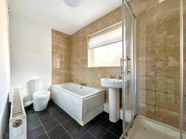 4 bedroom flat for sale