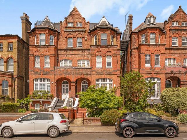 4 bedroom flat for sale