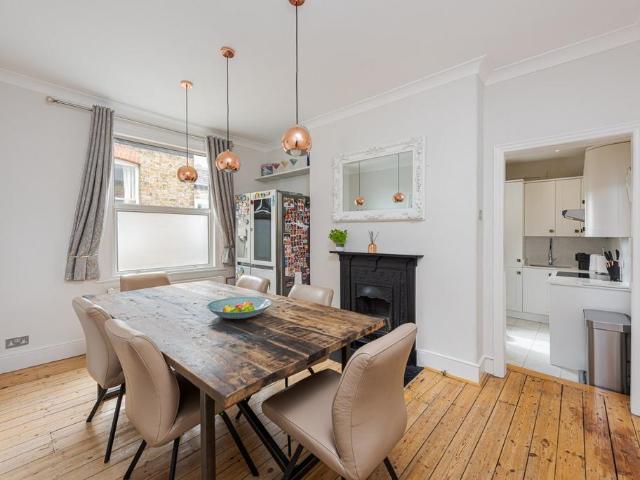4 bedroom flat for sale