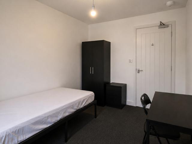 4 bedroom flat for sale