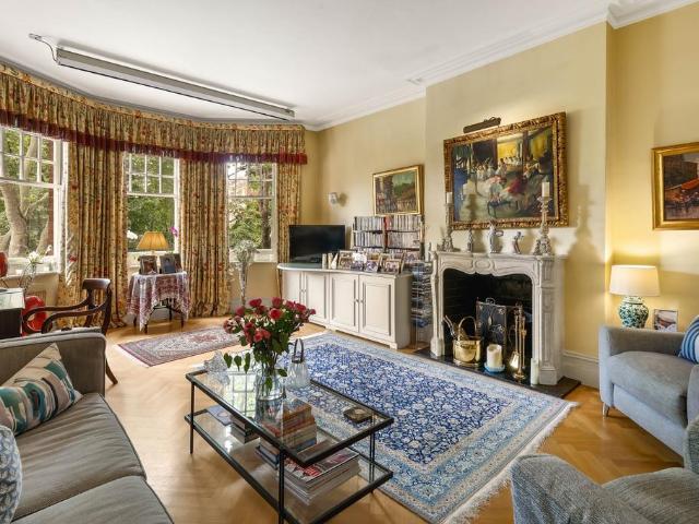4 bedroom flat for sale