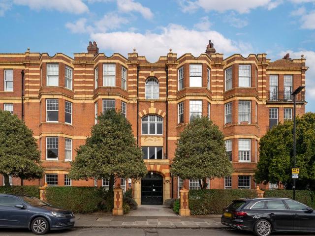 4 bedroom flat for sale