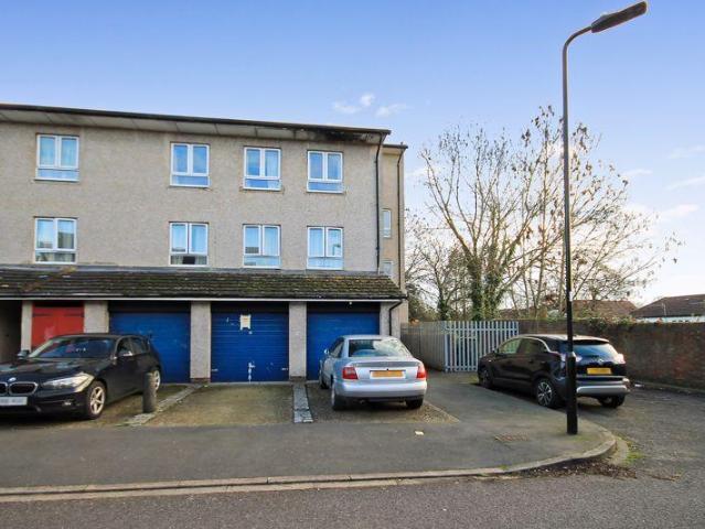 4 bedroom flat for sale