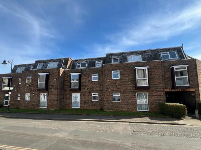 4 bedroom flat for sale
