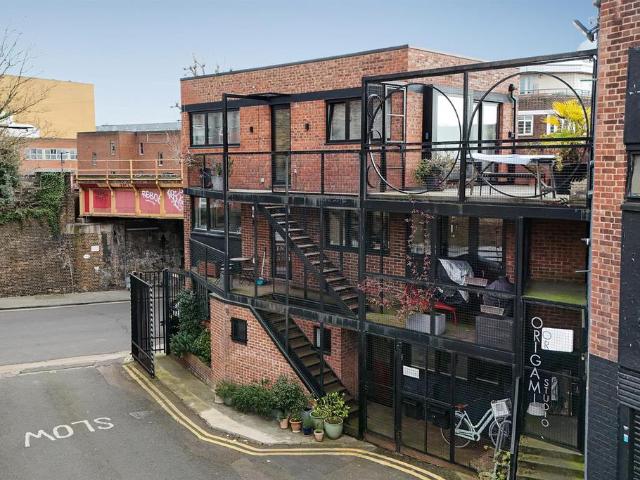 4 bedroom flat for sale