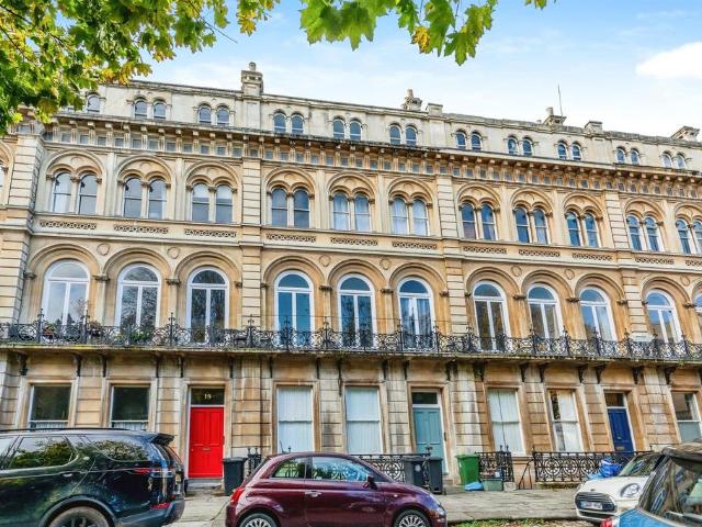 4 bedroom flat for sale