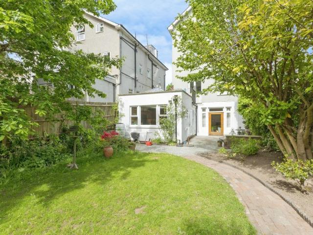 4 bedroom flat for sale