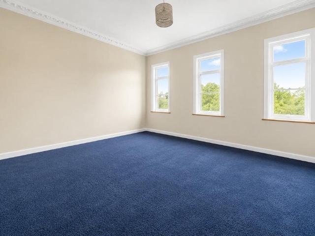 4 bedroom flat for sale