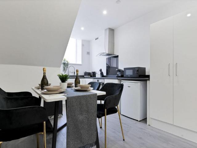 4 bedroom flat for sale