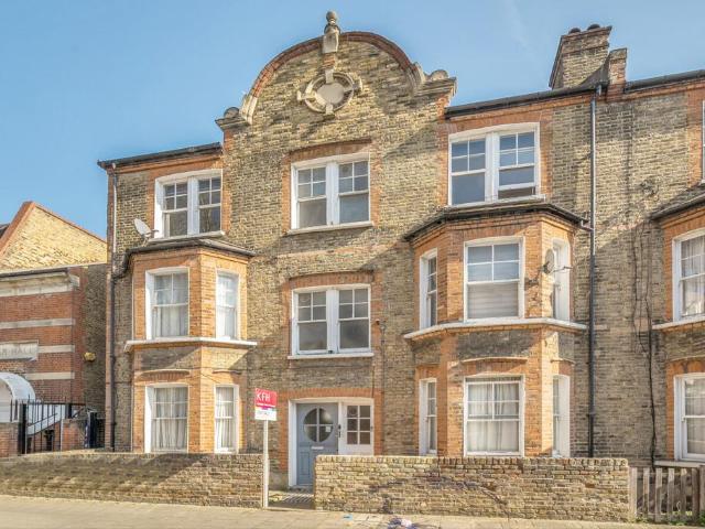 4 bedroom flat for sale