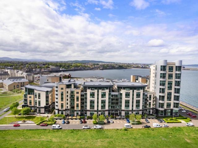 4 bedroom flat for sale