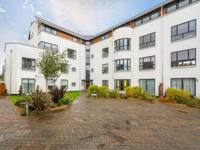 4 bedroom flat for sale