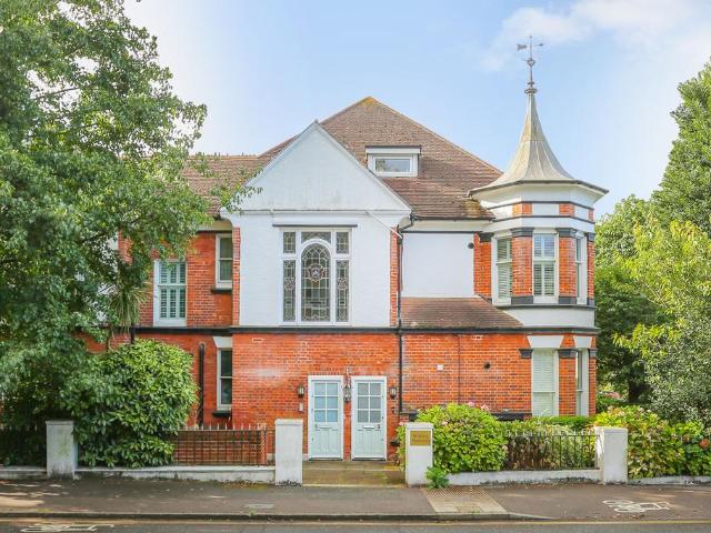4 bedroom flat for sale