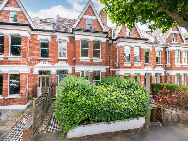 4 bedroom flat for sale
