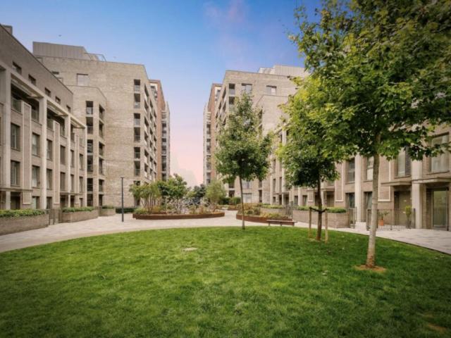 4 bedroom flat for sale