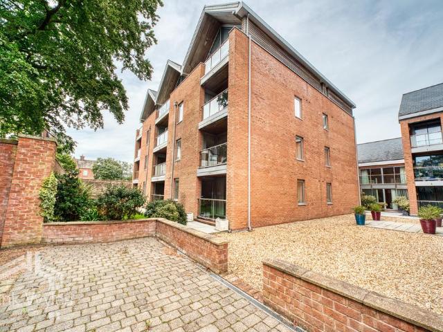 4 bedroom flat for sale