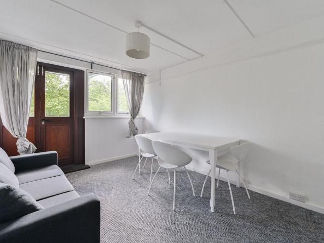 4 bedroom flat for sale