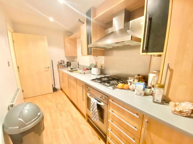 4 bedroom flat for sale