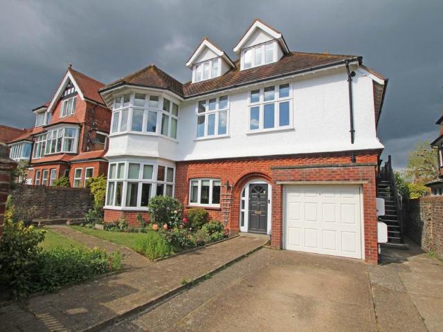 4 bedroom flat for sale