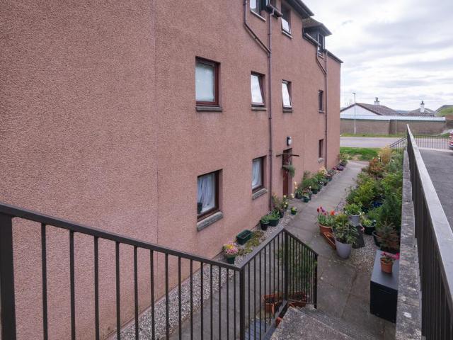 4 bedroom flat for sale