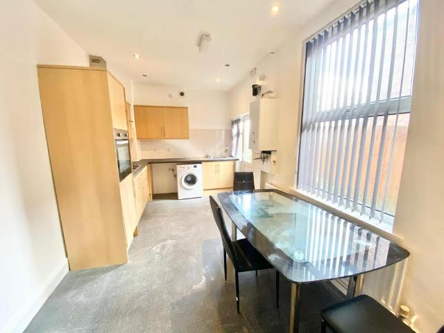 4 bedroom flat for sale