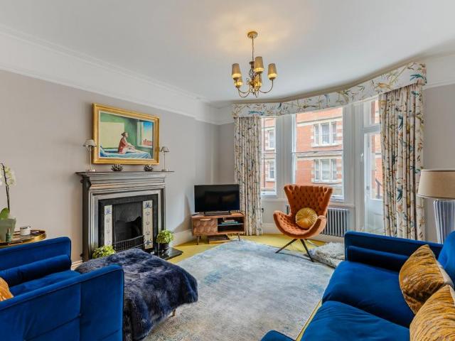 4 bedroom flat for sale