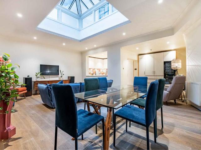 4 bedroom flat for sale