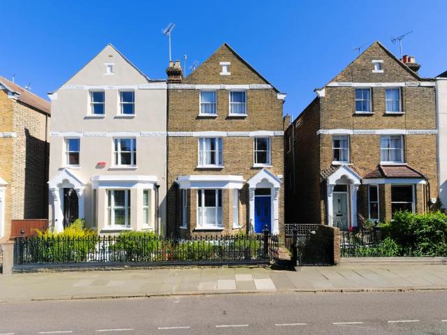 4 bedroom flat for sale