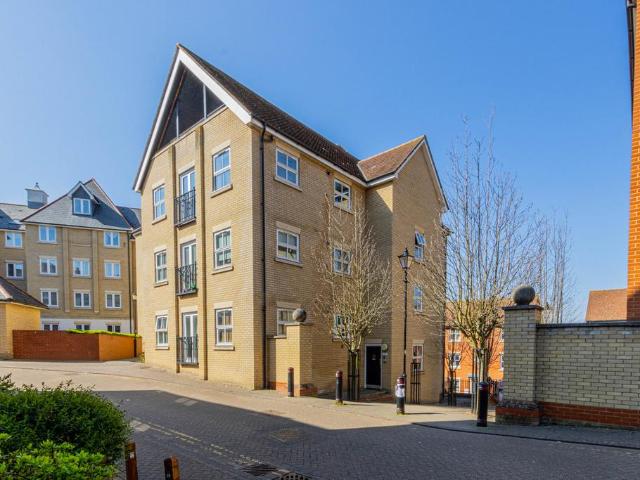 4 bedroom flat for sale