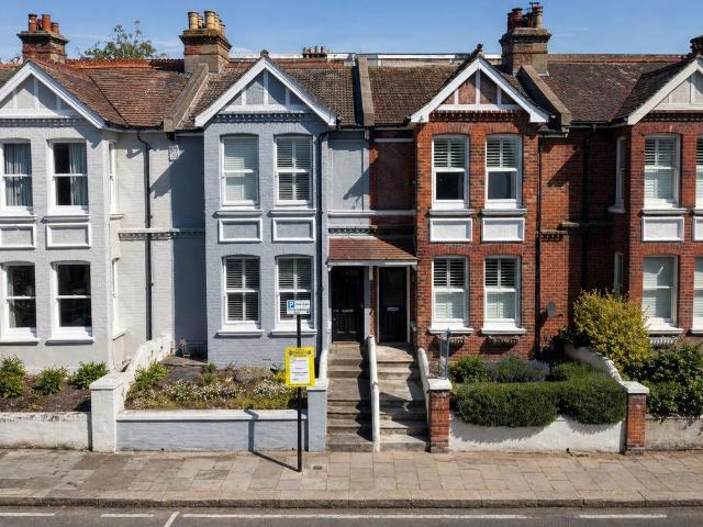4 bedroom flat for sale