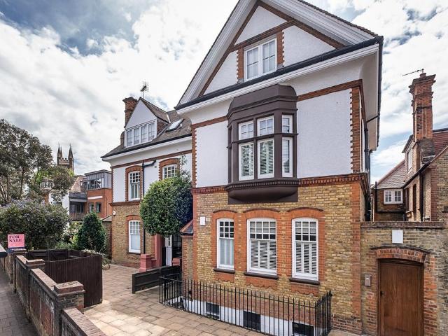 4 bedroom flat for sale