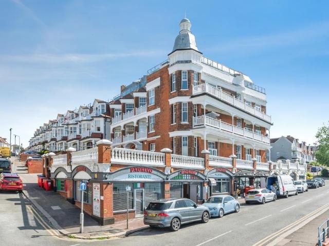 4 bedroom flat for sale