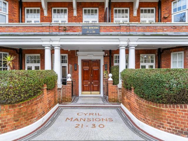 4 bedroom flat for sale