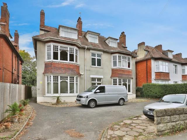 4 bedroom flat for sale