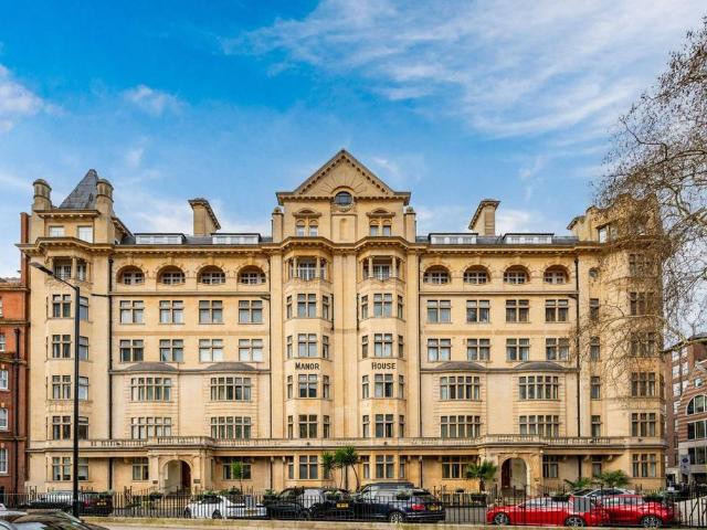 4 bedroom flat for sale