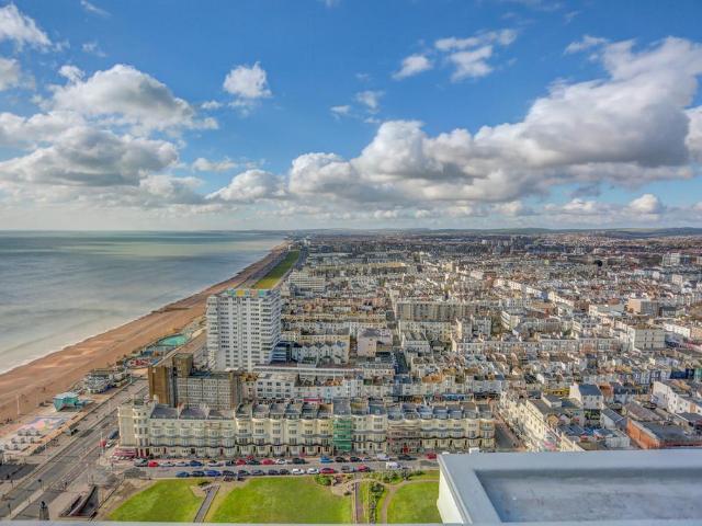 4 bedroom flat for sale